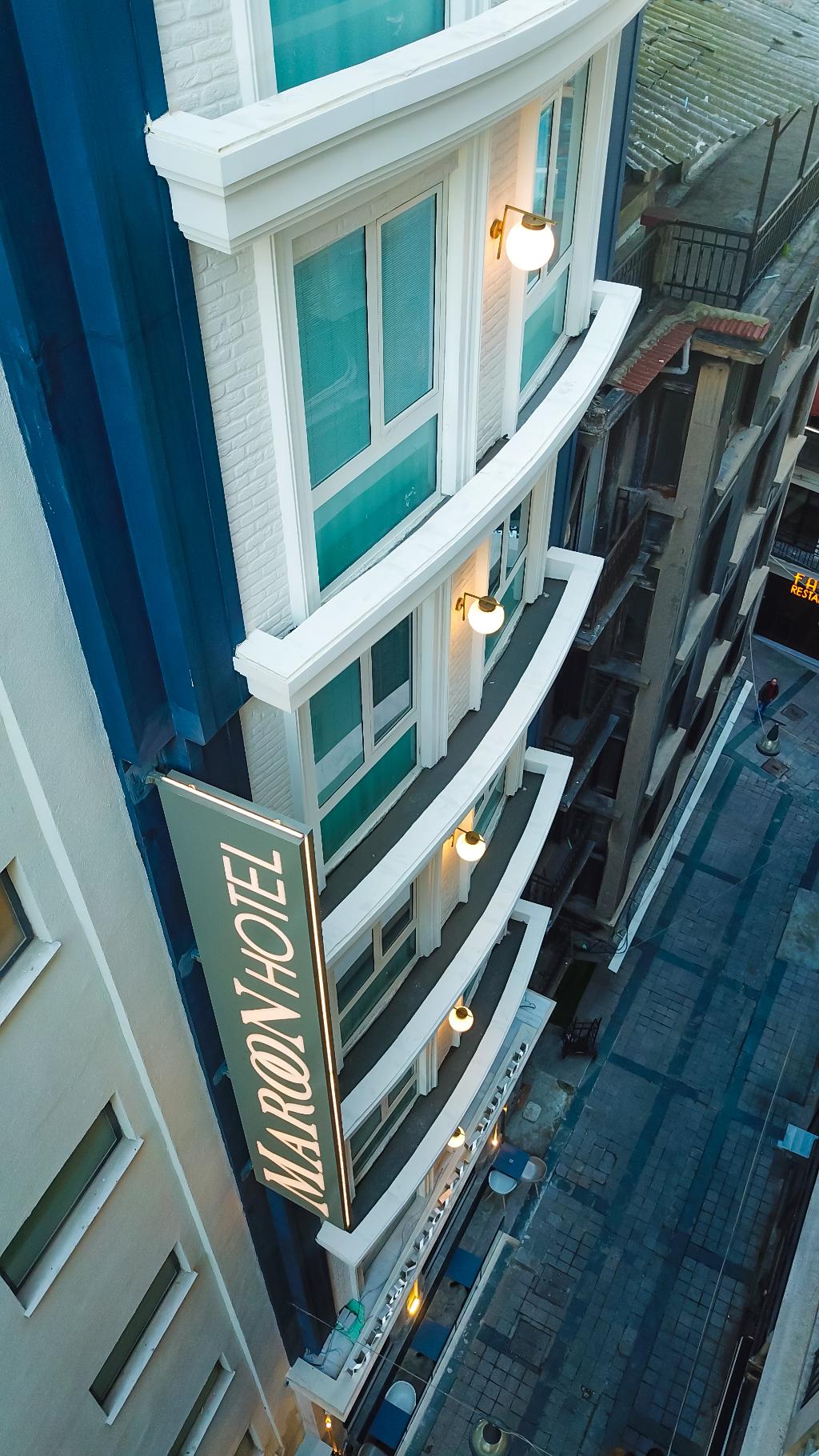 Maroon Hotel TomTom - sonfiyat.com