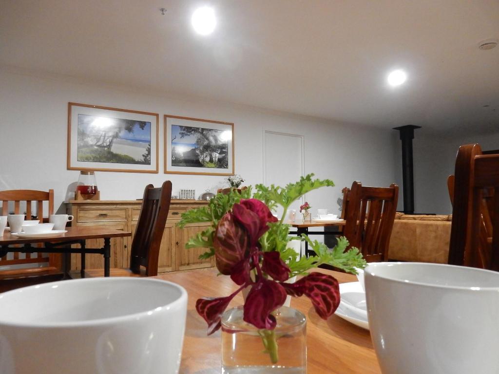 The Lodge Mapleton Falls | YONDA