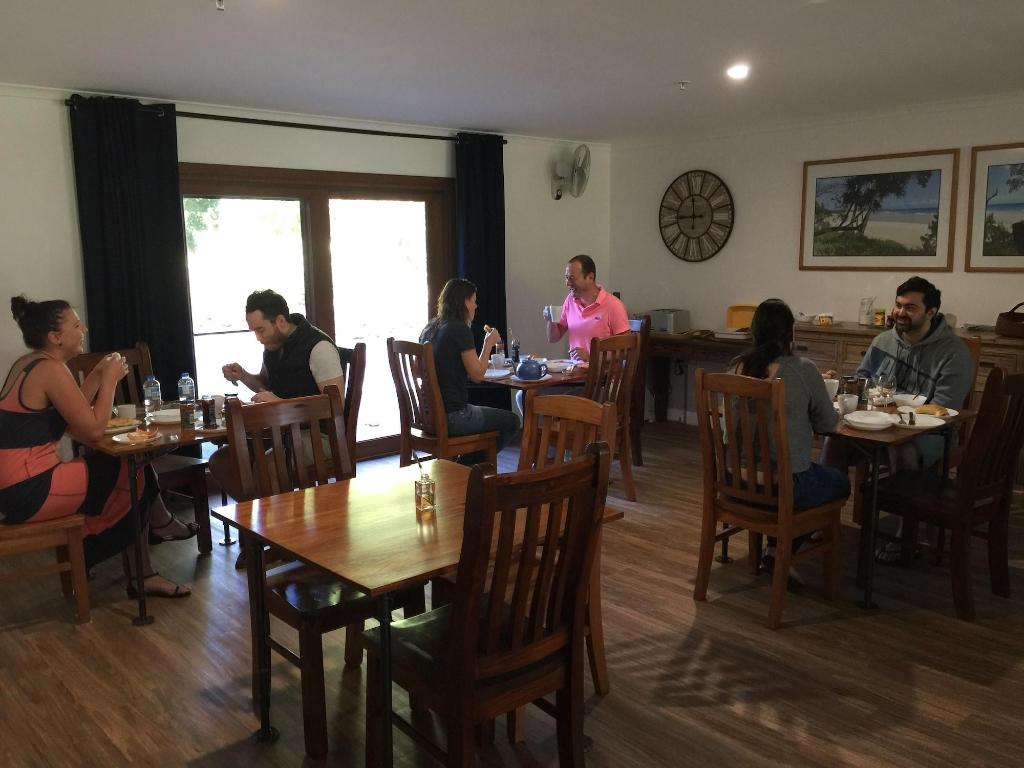 The Lodge Mapleton Falls | YONDA