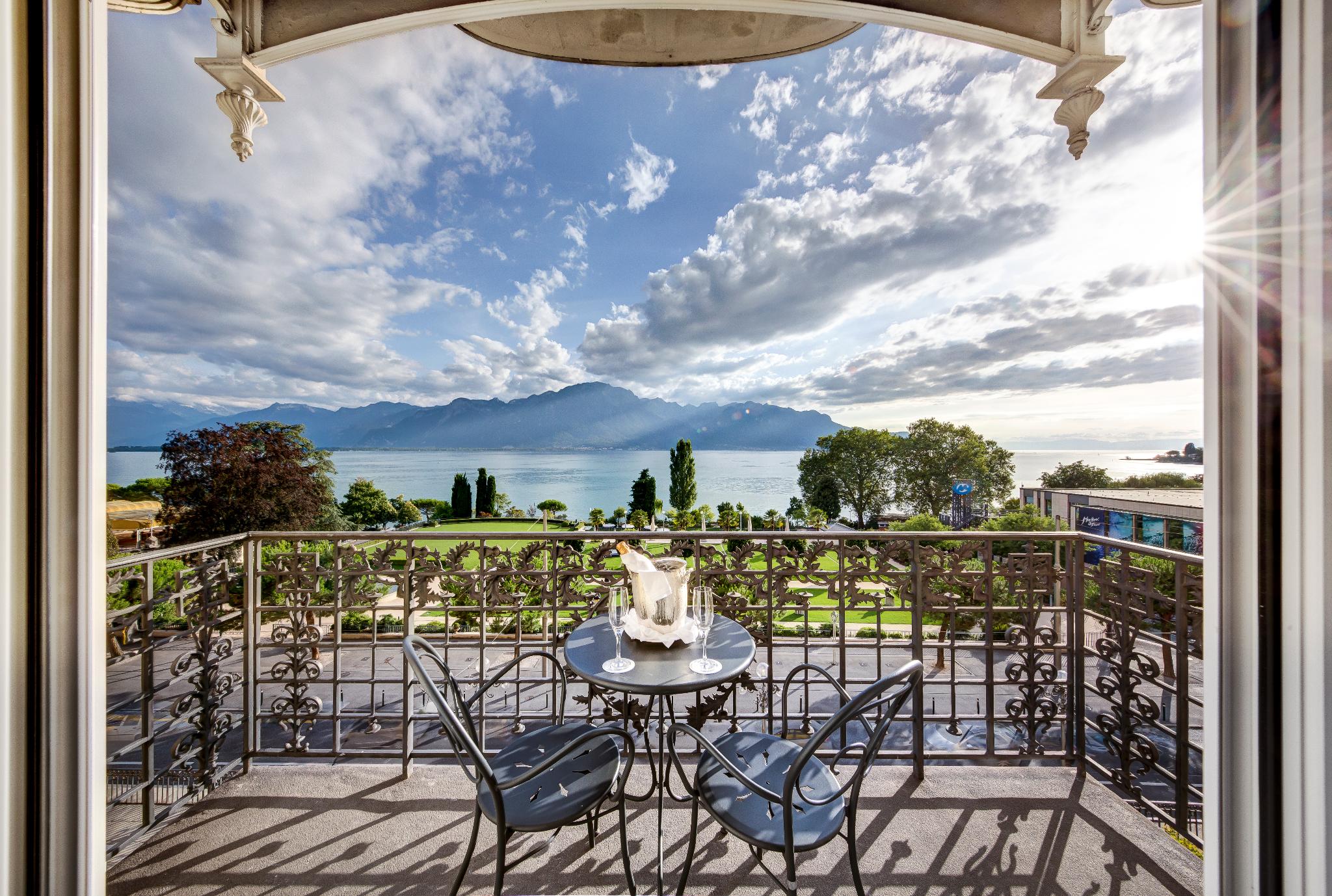 fairmont-le-montreux-palace-en-lake-geneva-area-bestday